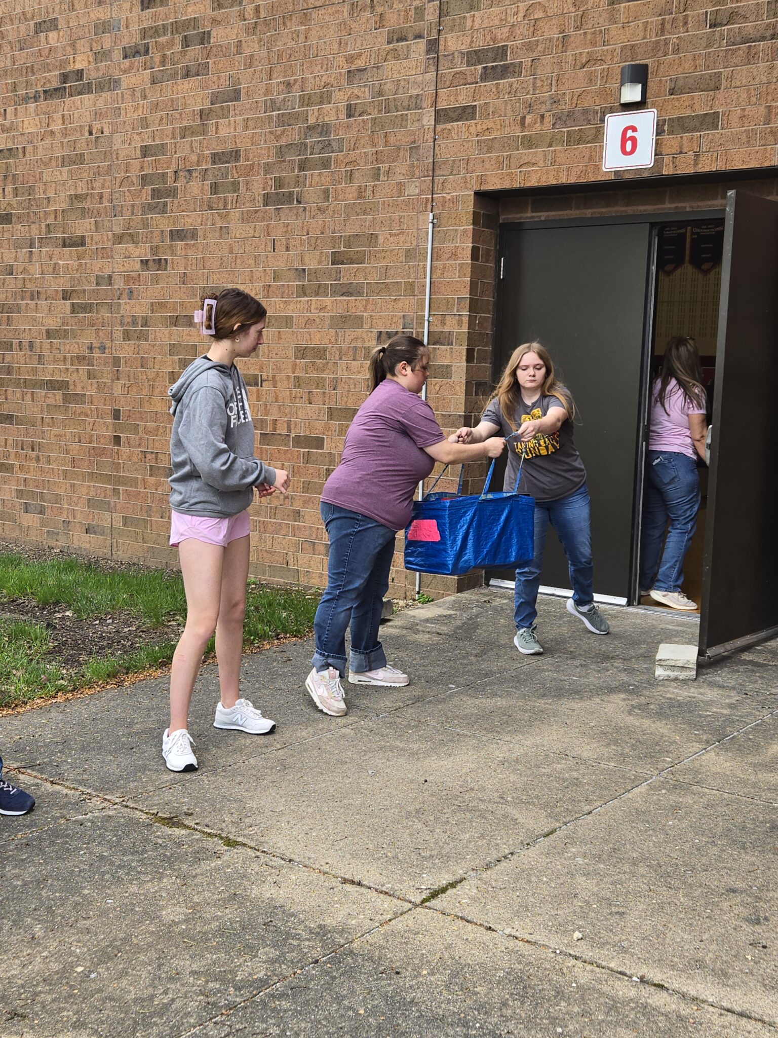 NHS and PAJHS volunteer with Shoes4Shoeless – Hardin-Houston