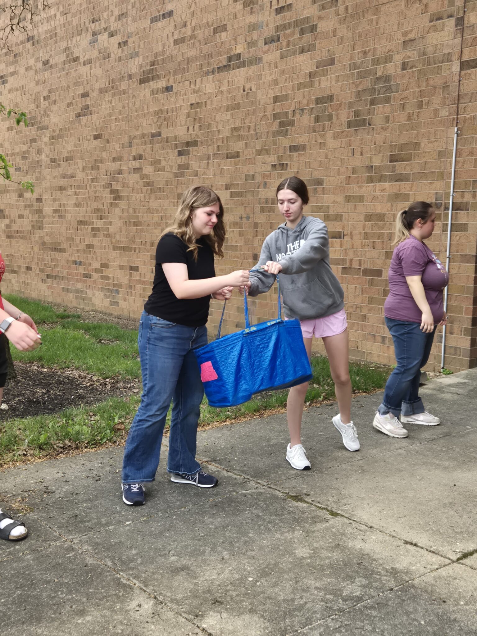 NHS and PAJHS volunteer with Shoes4Shoeless – Hardin-Houston